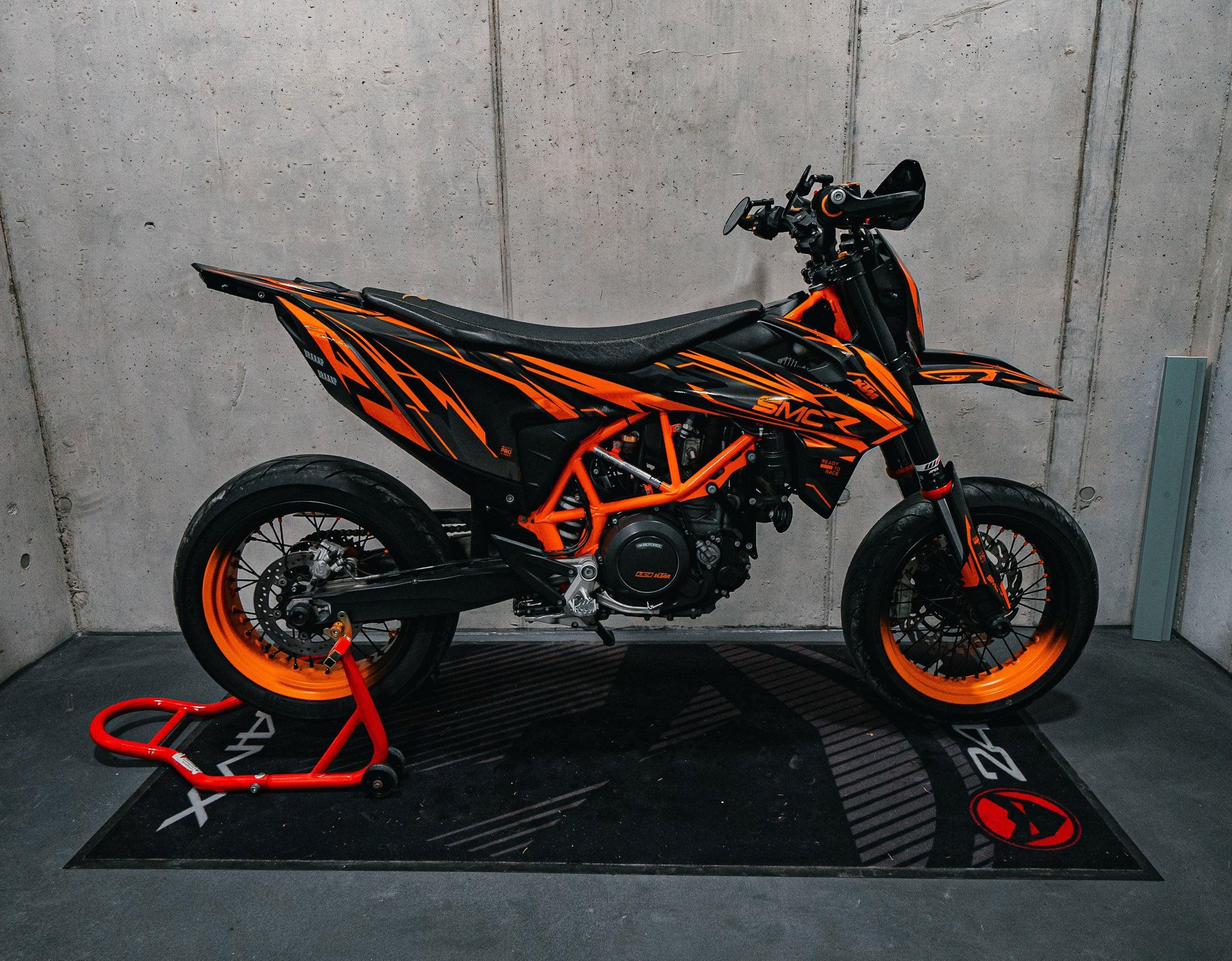 The Art of Supermoto Graphics: Customization, Materials, and Design Trends – MotoProWorks